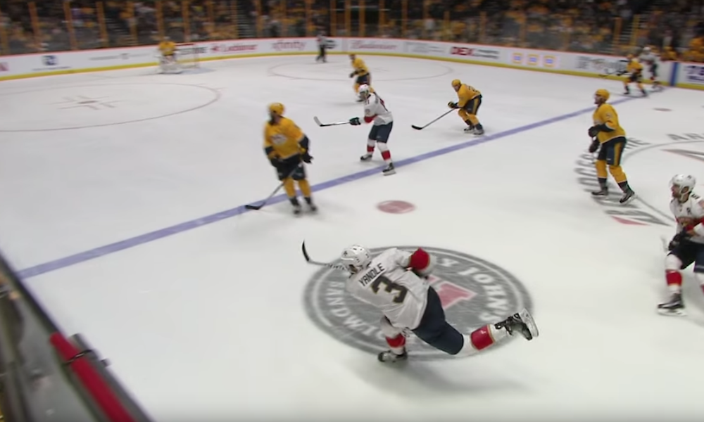 Pekka Rinne battuto da un tiro da metà pista di Keith Yandle ...