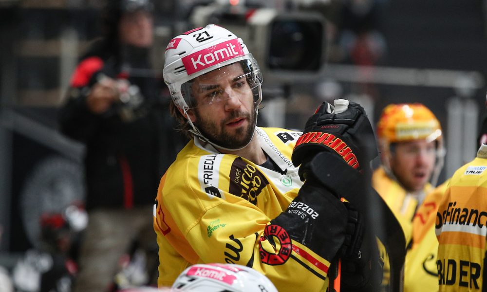 L’attaccante Simon Moser ha rinnovato per un’altra stagione il suo contratto a Berna ...